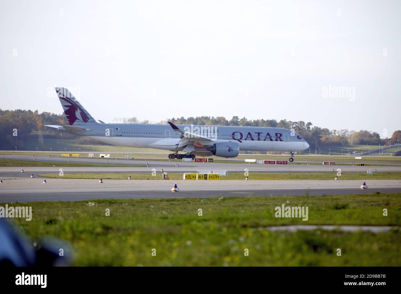 Landing of Qatar Airways on the southern runway at BER in Schönefeld. (Photo by Simone Kuhlmey ...