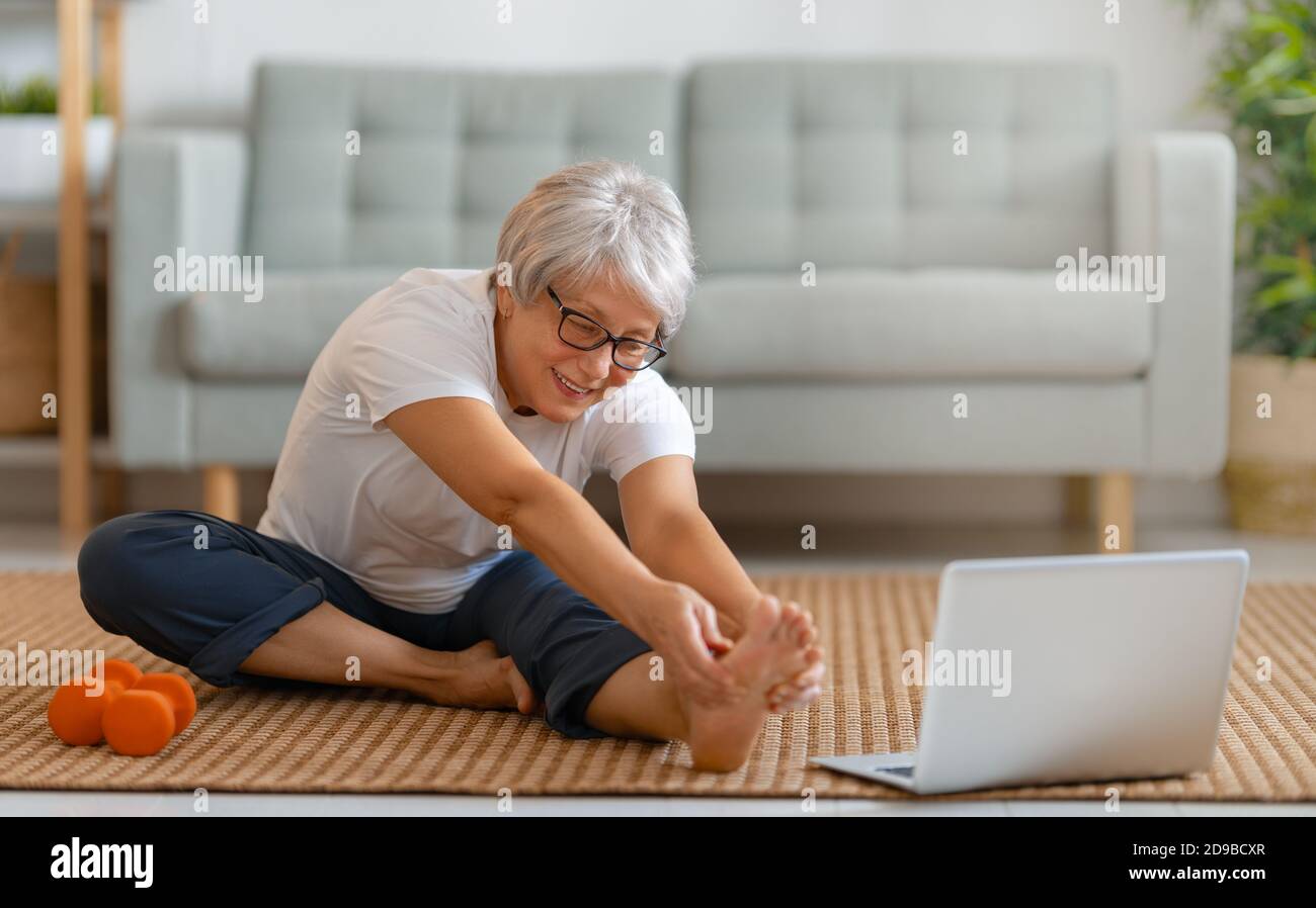 Watching online courses senior hi-res stock photography and images - Alamy