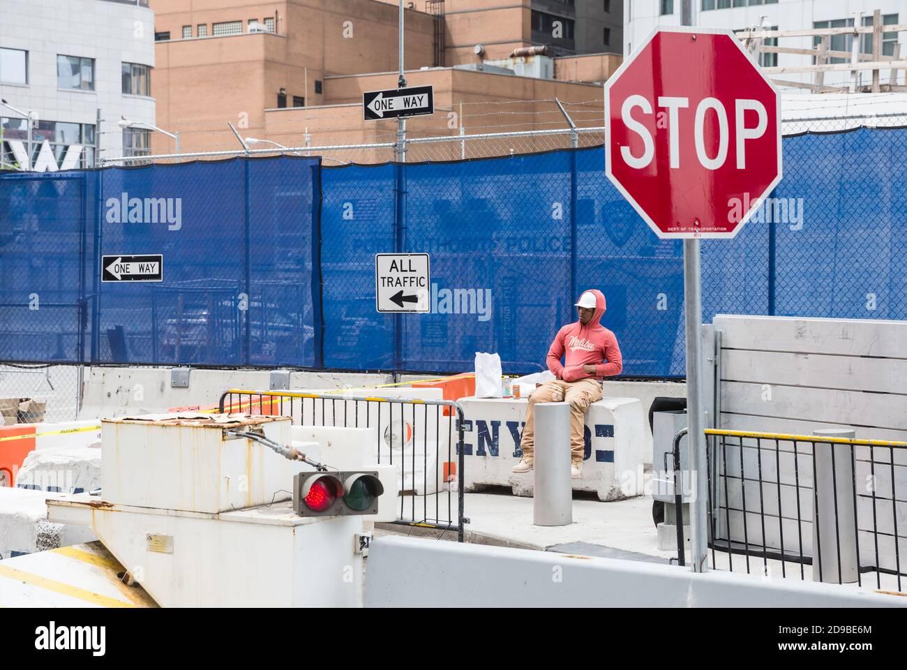 Stop build new york hi-res stock photography and images - Alamy