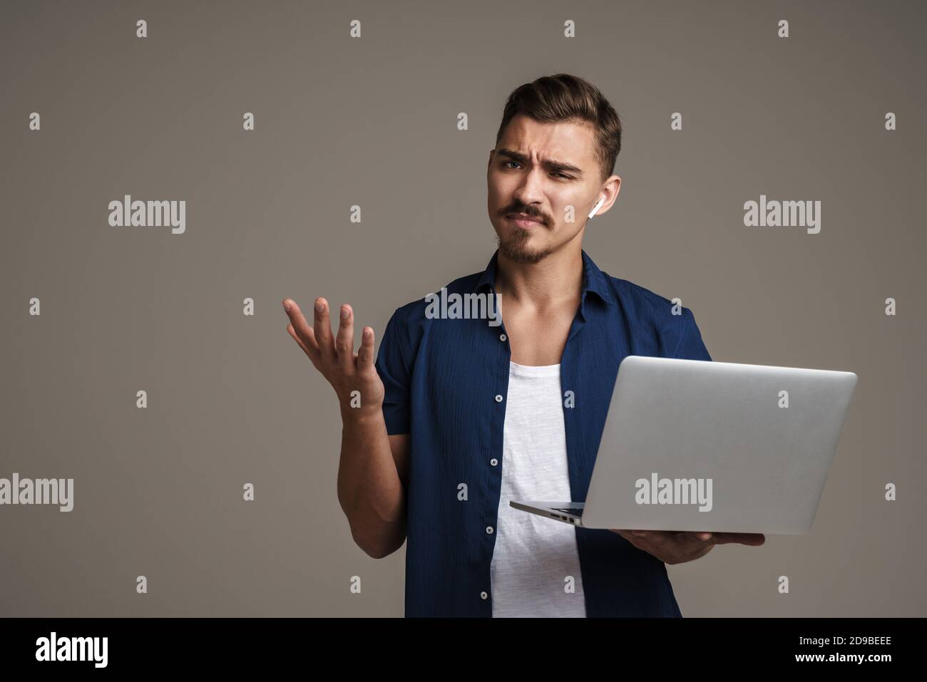 Image of confused young man isolated over grey wall background using ...