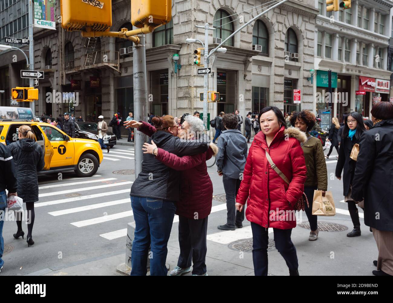 Women walking streets new york hi-res stock photography and images - Alamy