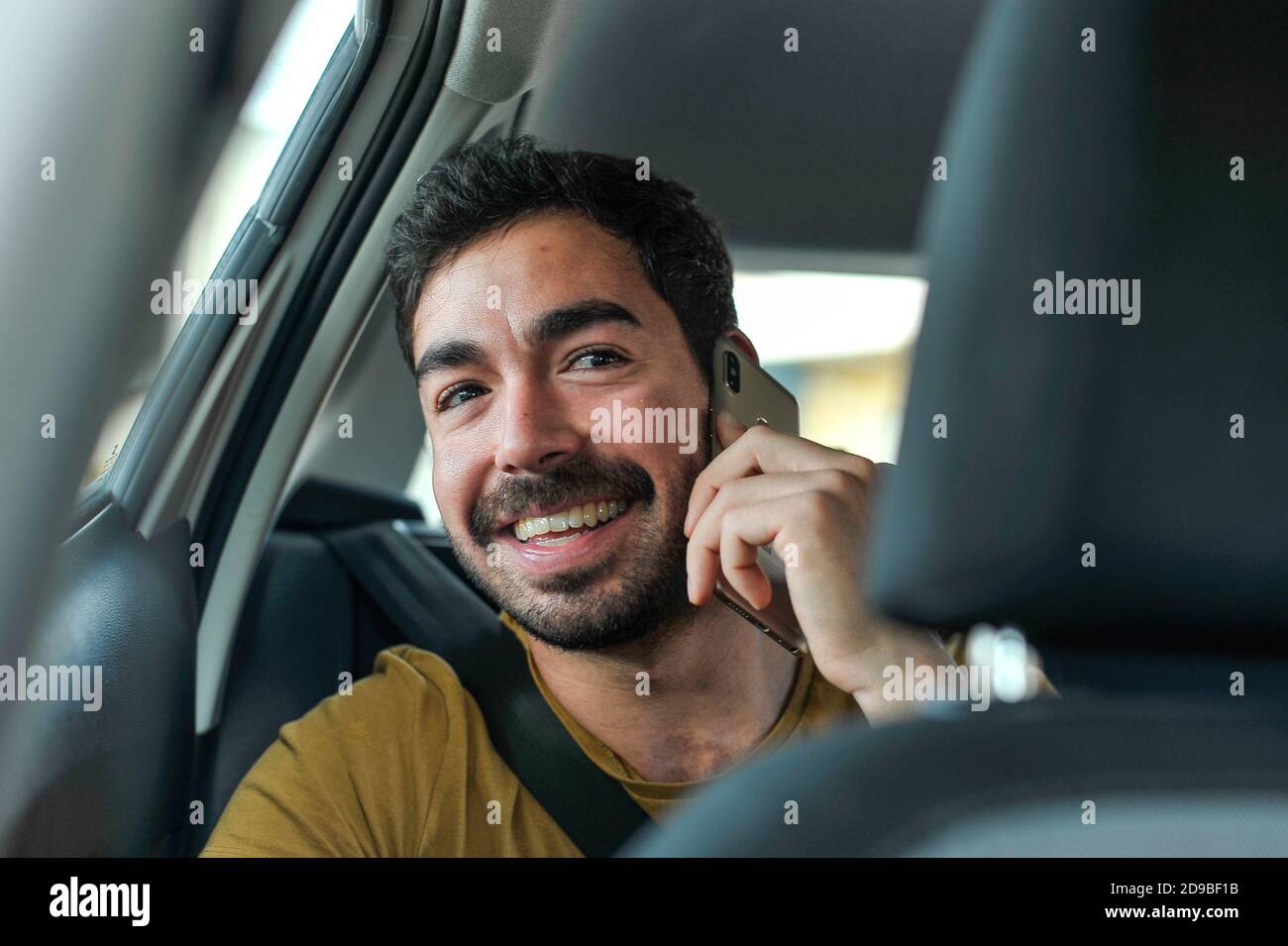 Phone call car hi-res stock photography and images - Alamy