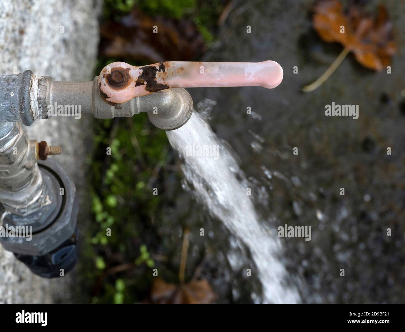 open outdoor water tap spreading macro detail Stock Photo - Alamy