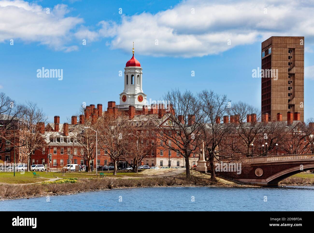 Harvard dunster house and bridge hi-res stock photography and images ...