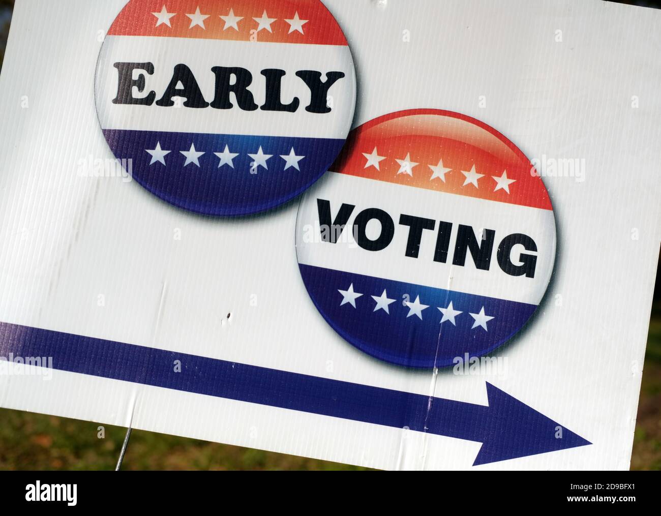 Early voting sign hi-res stock photography and images - Alamy