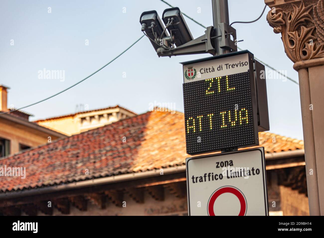 Limited traffic zone italy hi-res stock photography and images - Alamy