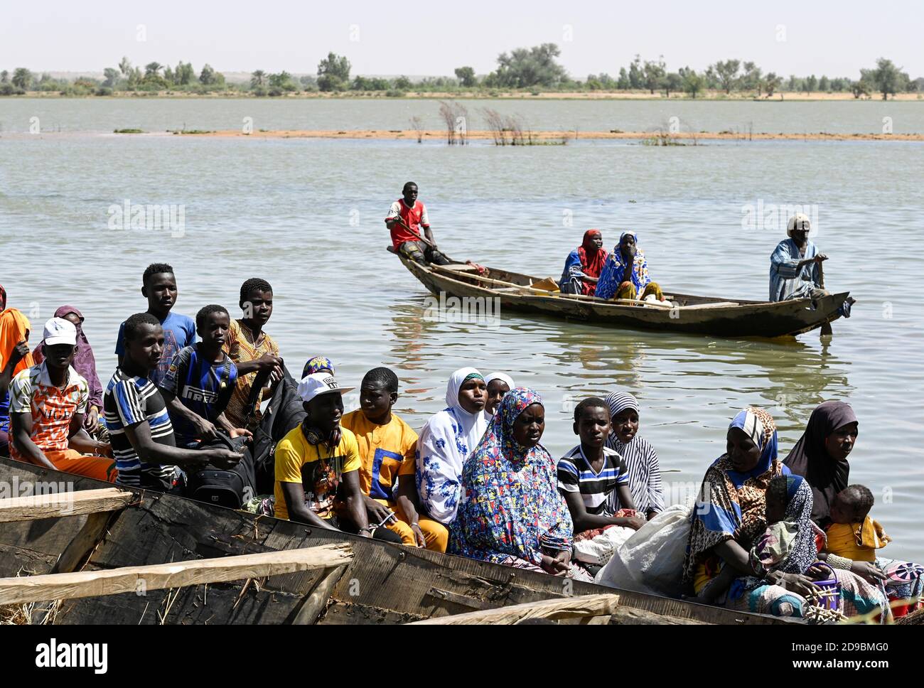 Village niger river hi-res stock photography and images - Alamy