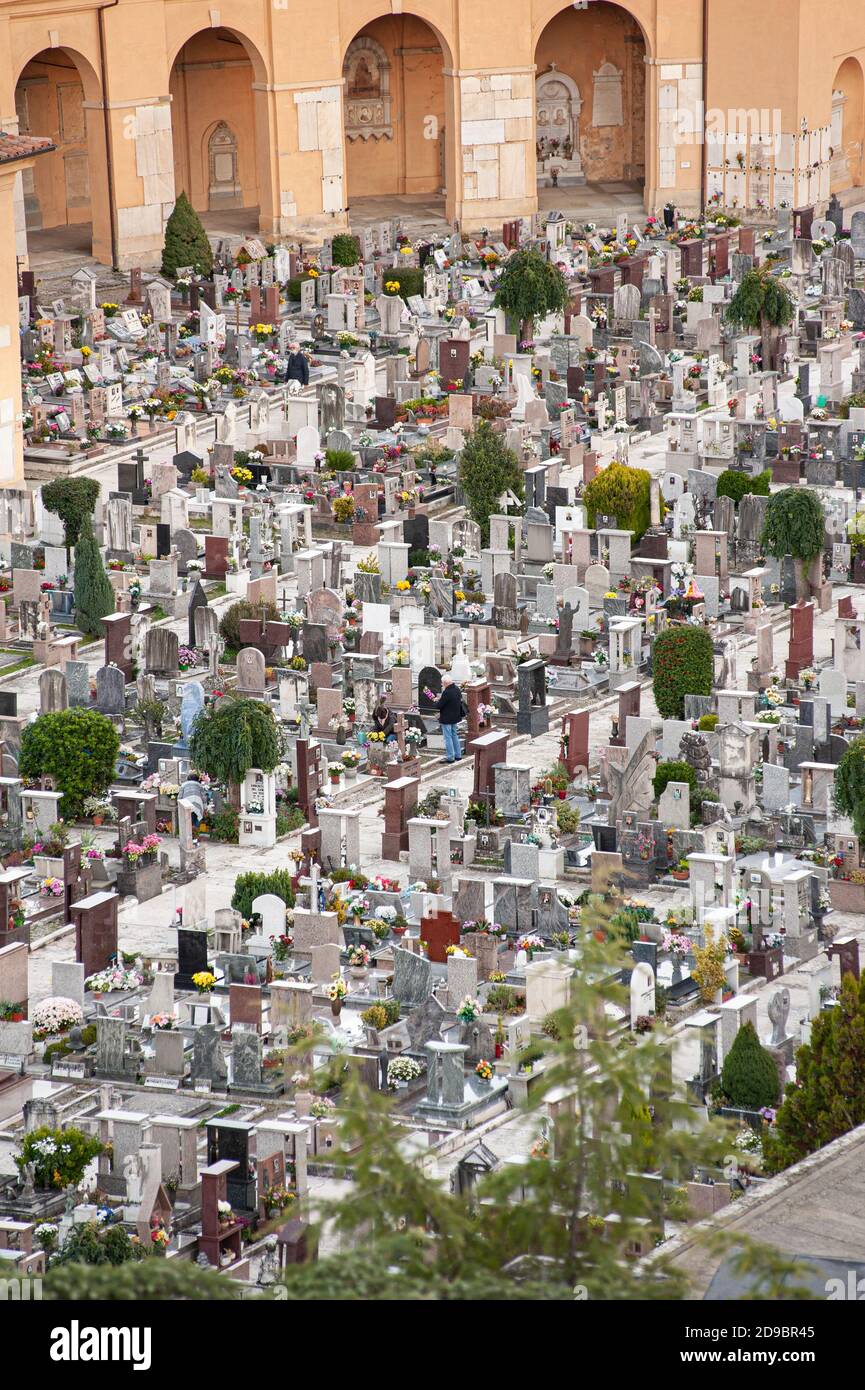 Urban cemetery hi-res stock photography and images - Alamy