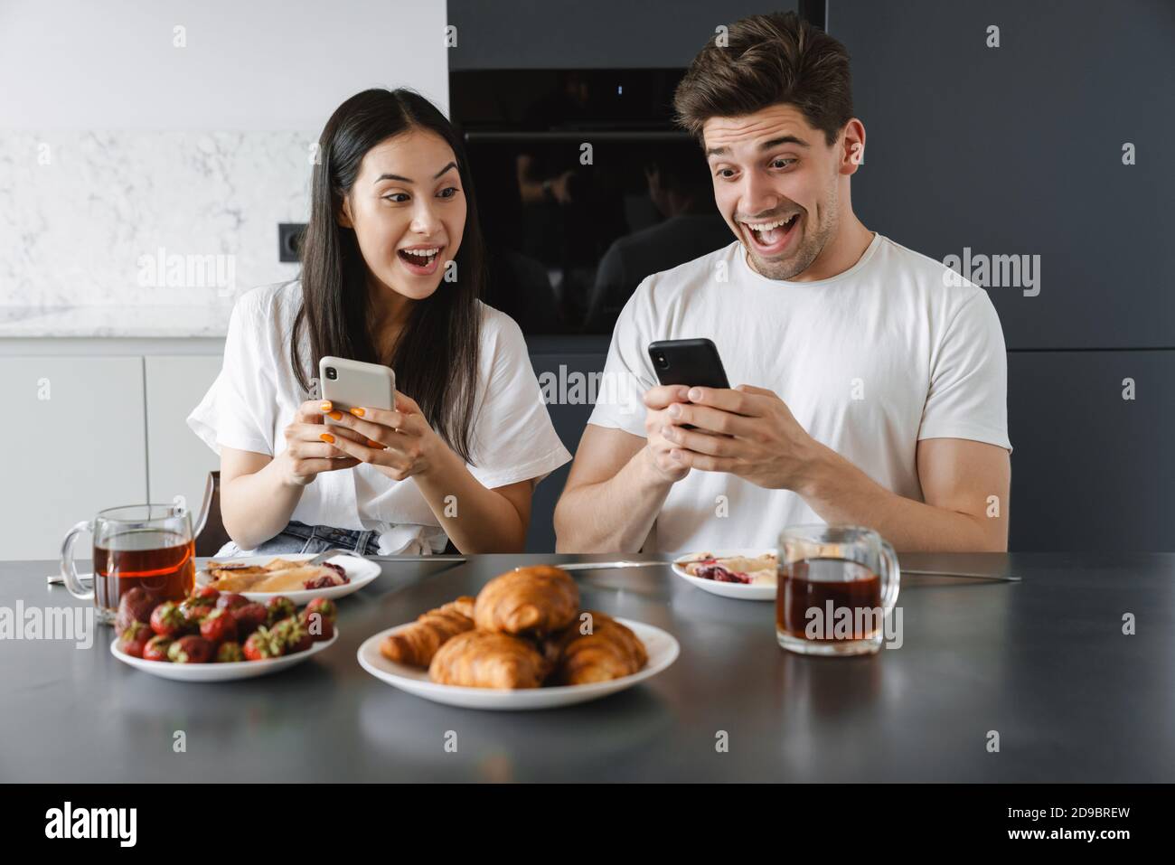 Family using phones table hi-res stock photography and images - Alamy