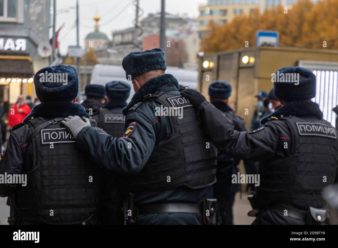 Russian police officer in uniform hi-res stock photography and images ...