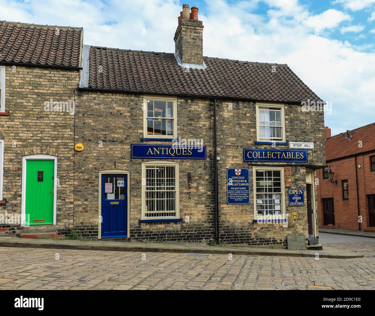 Steep hill lincoln city shops hi-res stock photography and images - Alamy