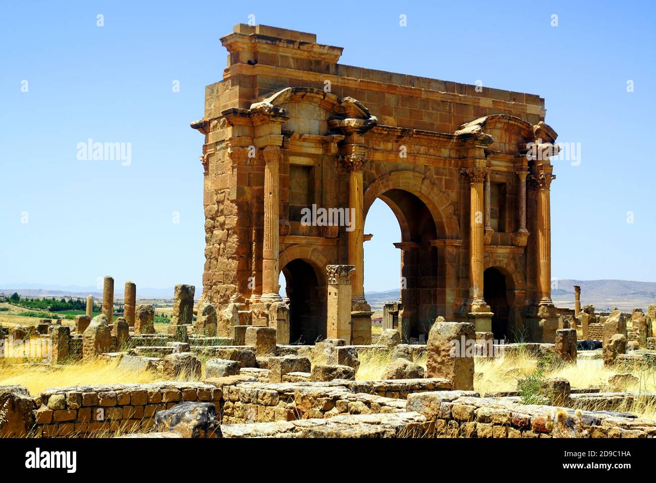 Roman arch timgad hi-res stock photography and images - Alamy