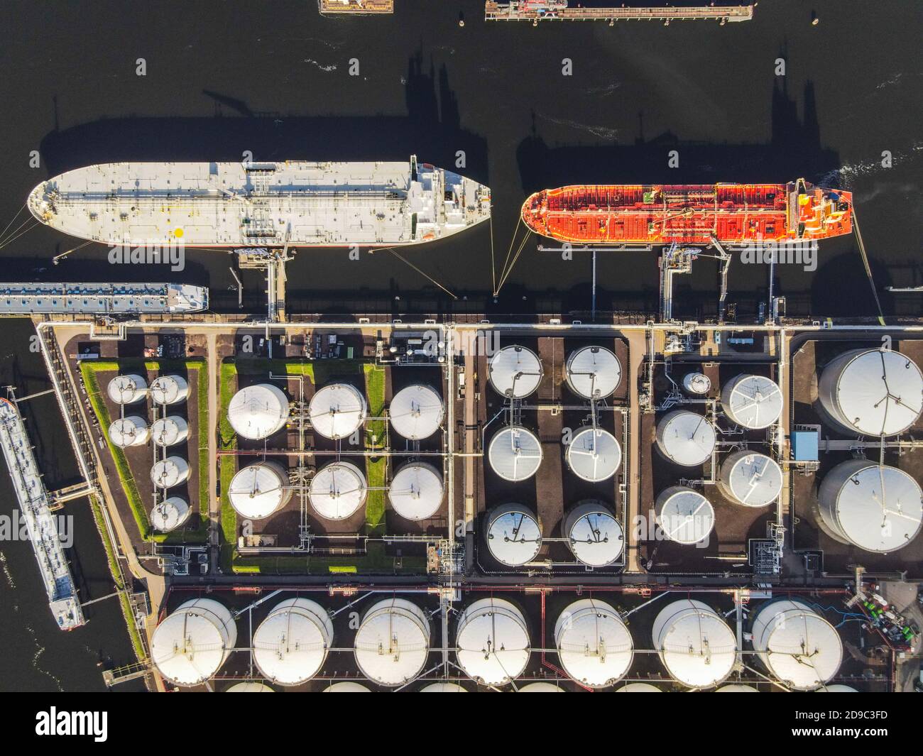 Liquid gas ships hi-res stock photography and images - Alamy