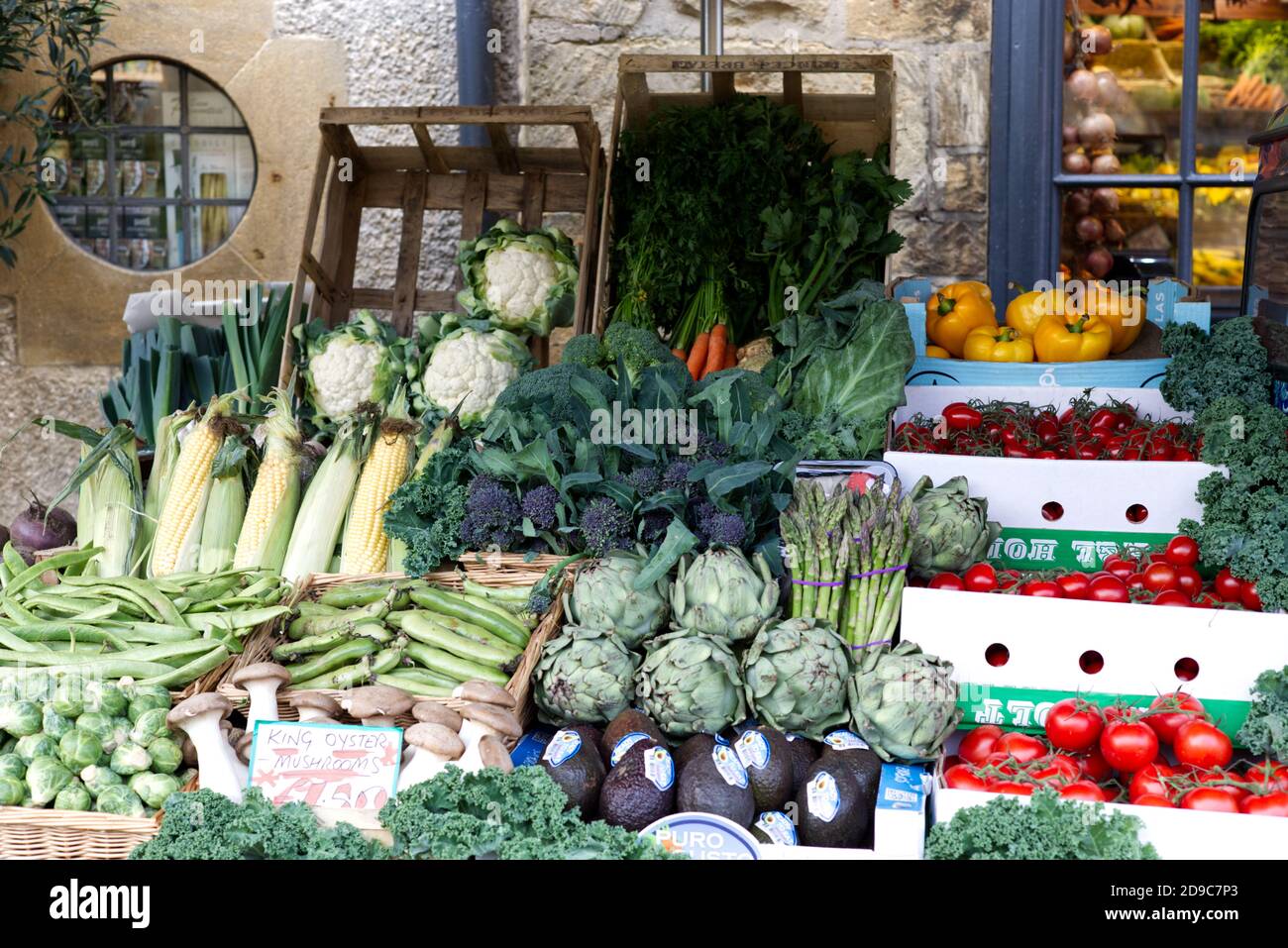 vegetables on a market stall Stock Photo - Alamy