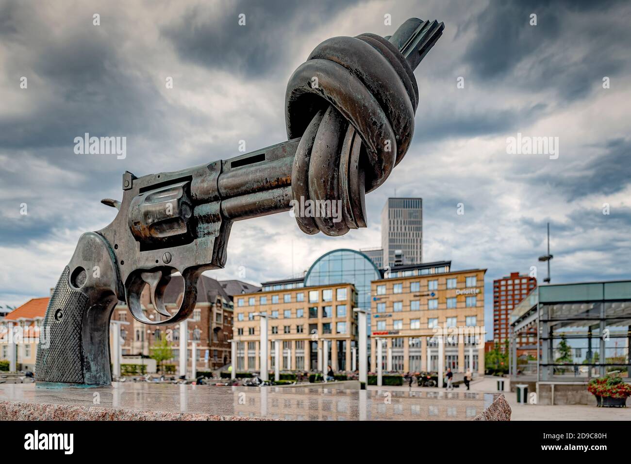 Malmo statue sculpture bronze hi-res stock photography and images - Alamy