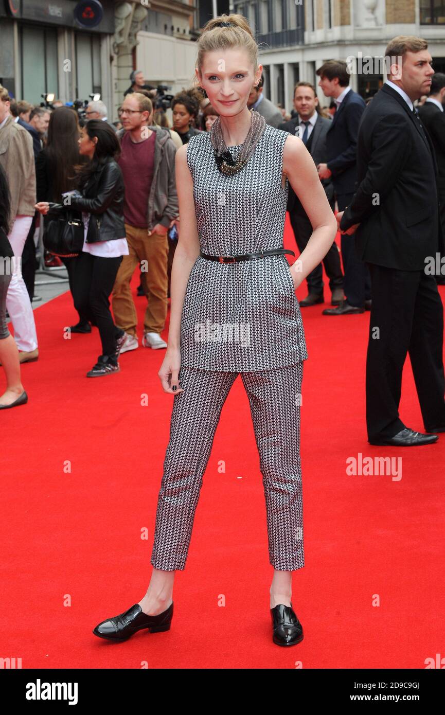 Agata Buzek Hummingbird