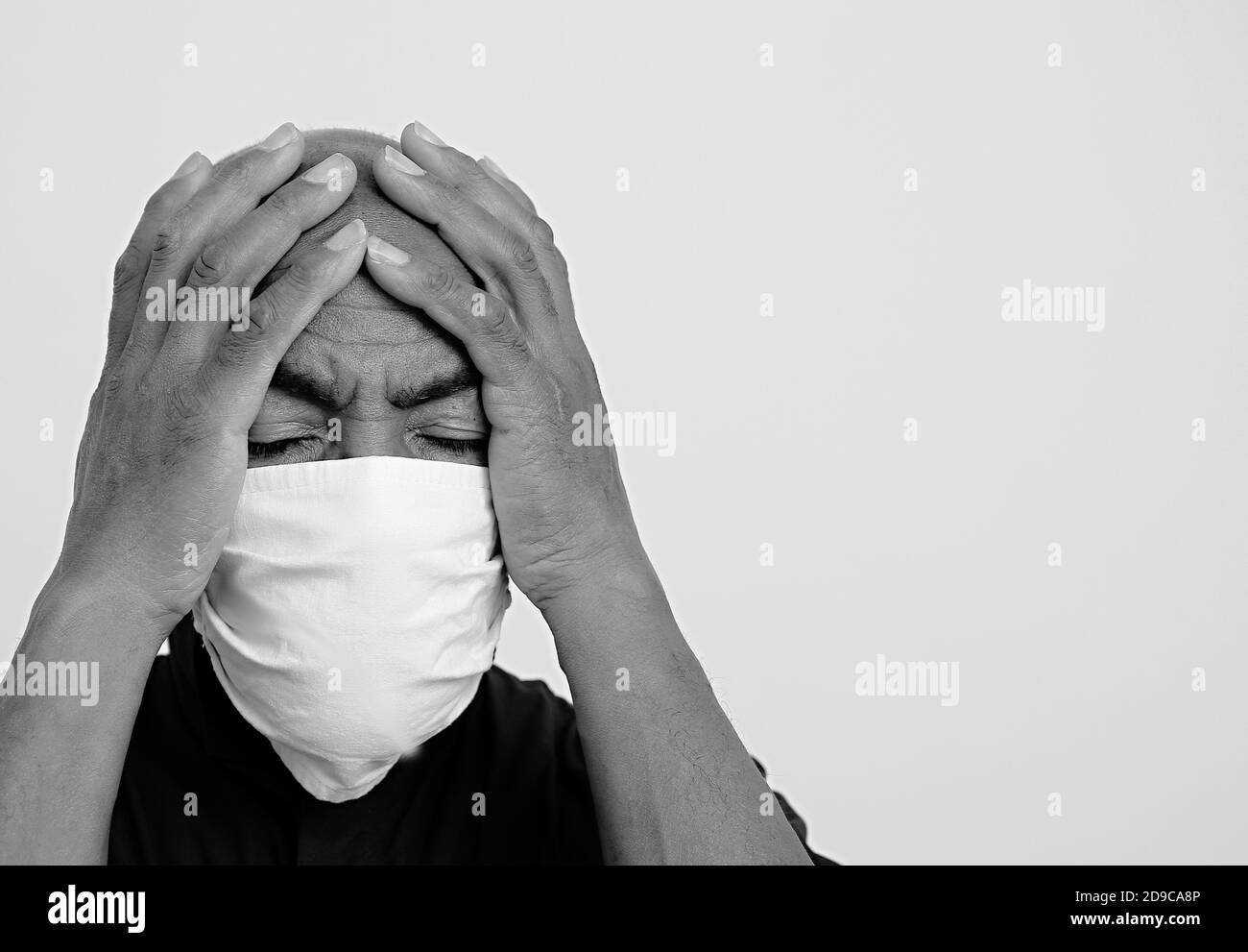 People wearing masks coronavirus Black and White Stock Photos & Images ...