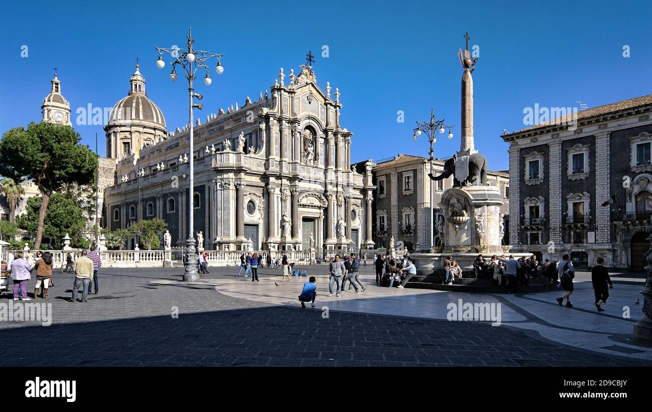 CATANIA, SICILY, ITALY - APRIL 05, 2010: people crowding main square of ...