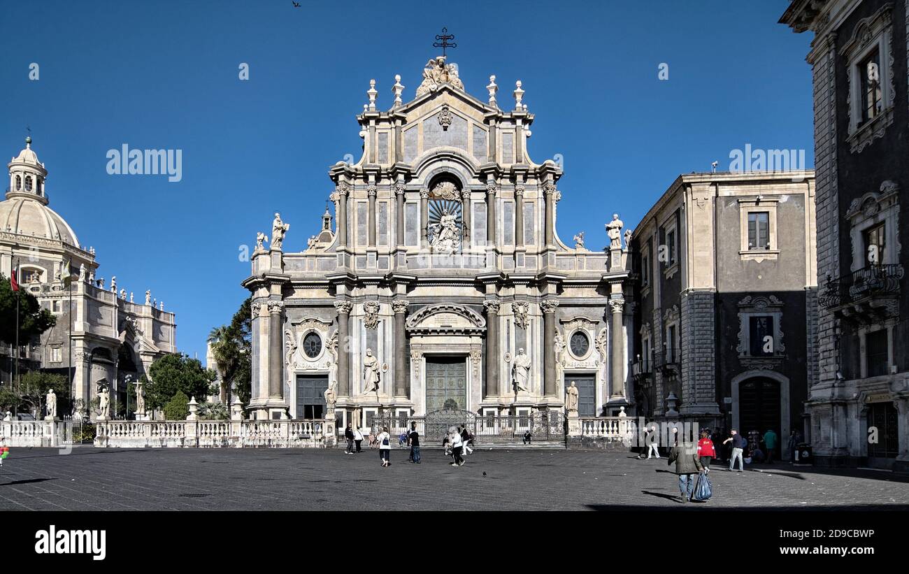 CATANIA, SICILY, ITALY - APRIL 05, 2010: people crowding main square of ...