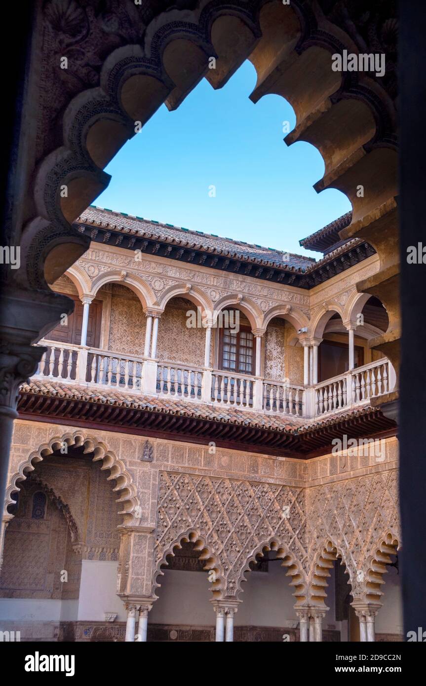 Moorish multi-foil arches and Italianate arches at the Alcázar of ...