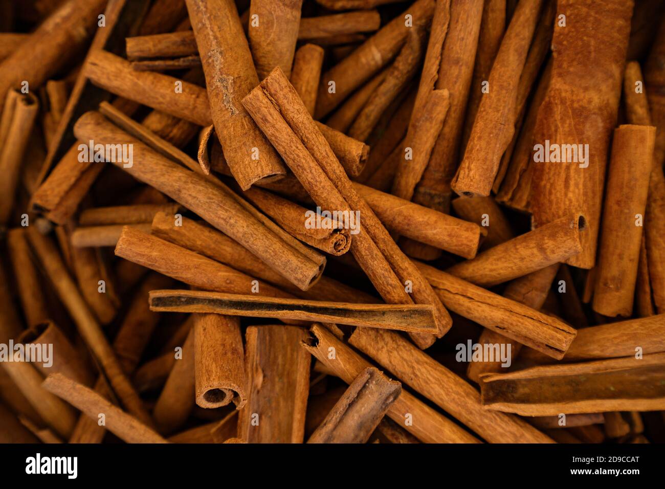 Cinnamon sticks as an abstract background texture Stock Photo - Alamy