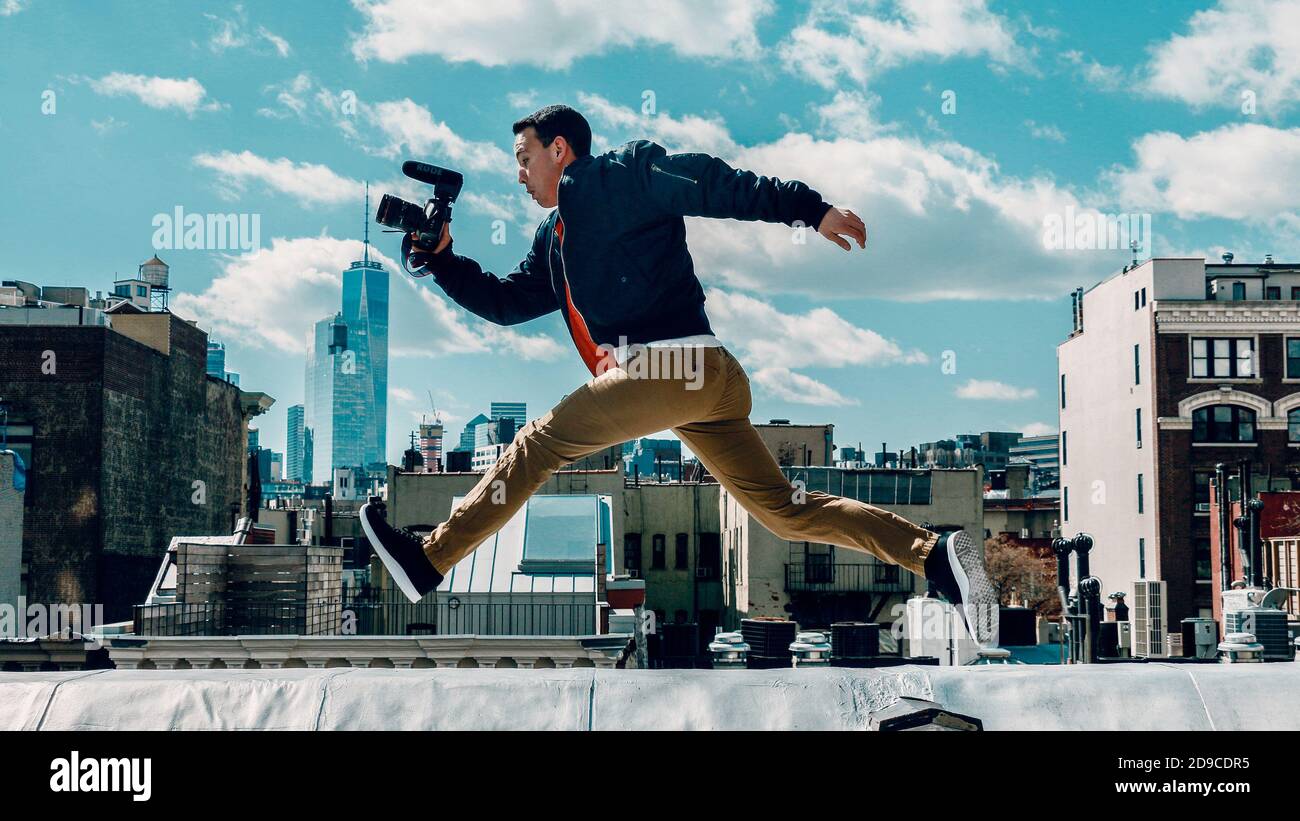 Jumping a traffic light hi-res stock photography and images - Alamy