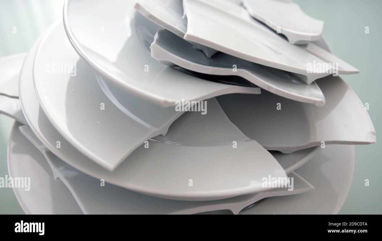 Smashing plates hi-res stock photography and images - Alamy