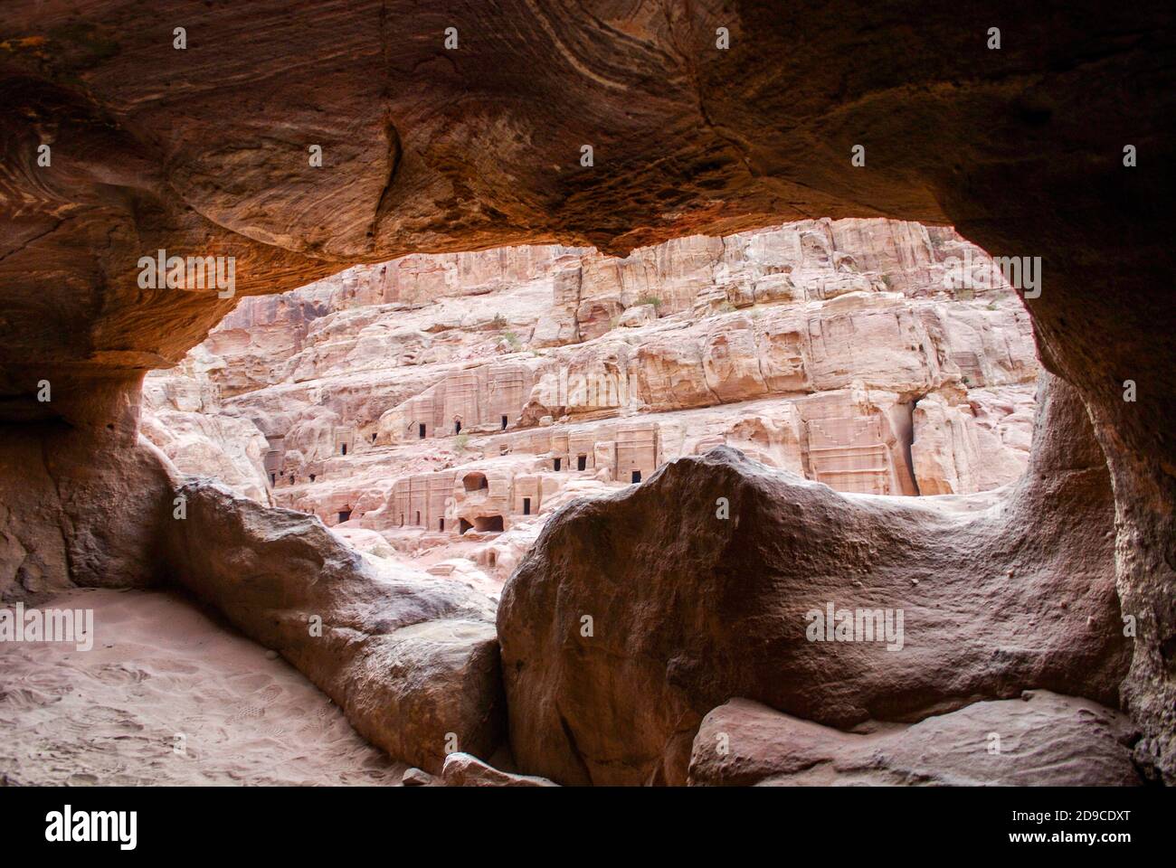 The Siq, Rock Formation at Entrance to Petra, Jordan Stock Photo - Alamy