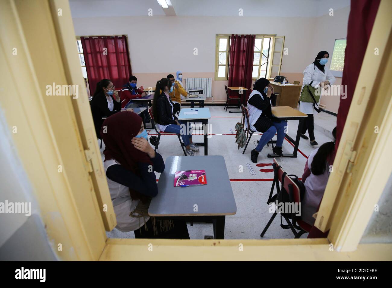 Algiers. 4th Nov, 2020. Algerian students attend a class at a school in ...