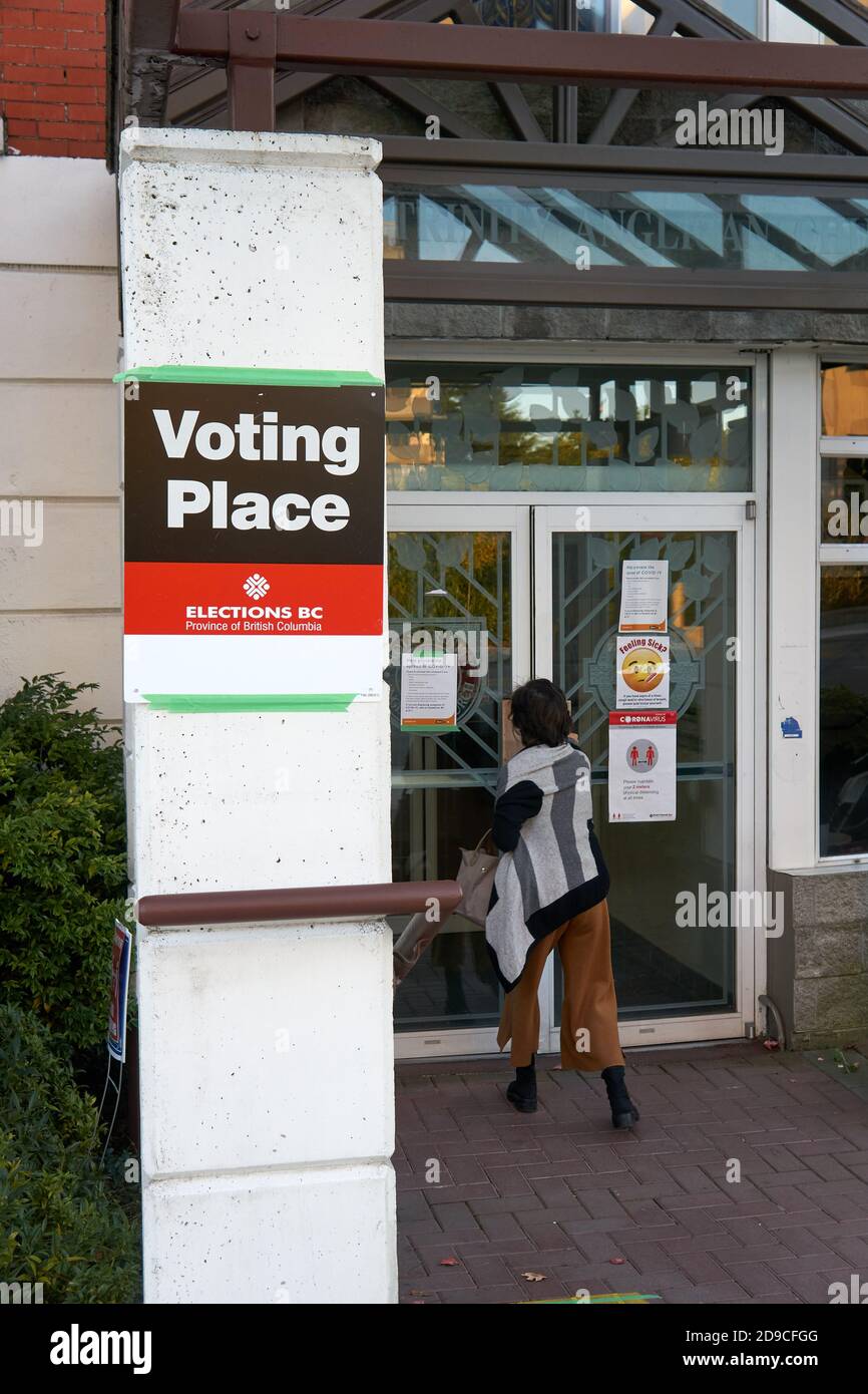 Person entering voting place hi-res stock photography and images - Alamy
