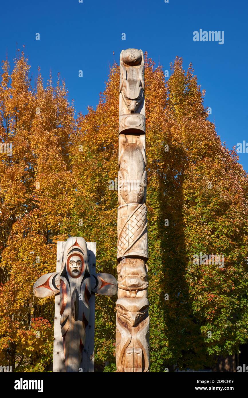 Totem post hi-res stock photography and images - Alamy