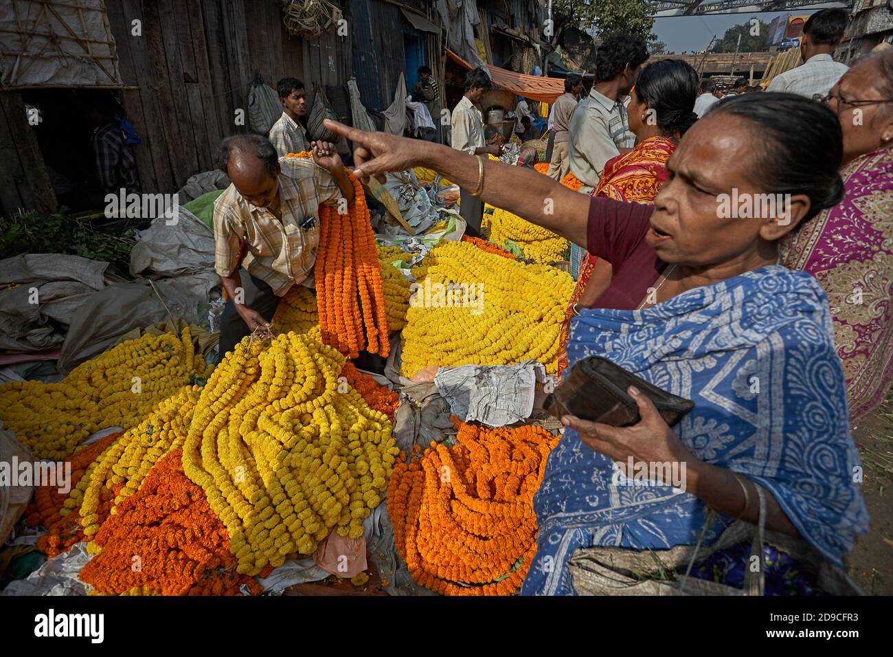 Under the howrah bridge hi-res stock photography and images - Alamy