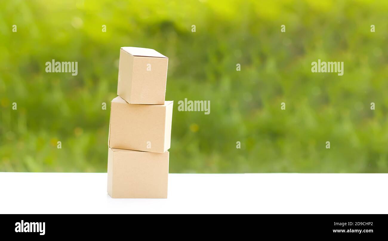 Cardboard empty boxes outdoors hi-res stock photography and images - Alamy