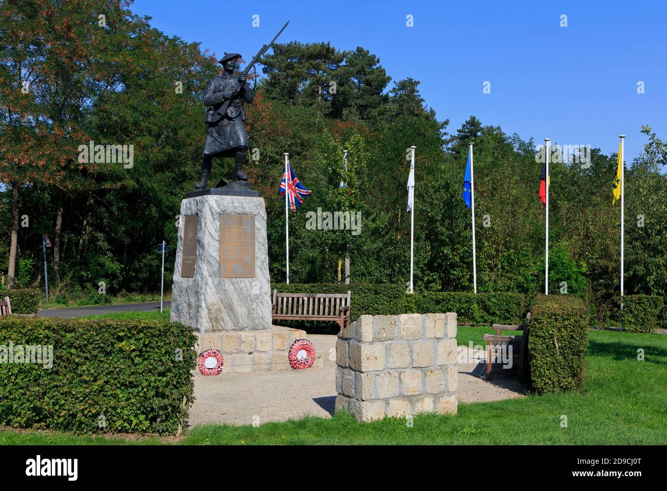 Statue of a World War I Black Watch sergeant designed by Edinburgh ...