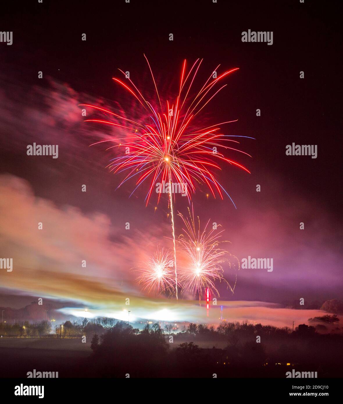 Yeovil, Somerset, UK. 4th November 2020. A spectacular display at the ...