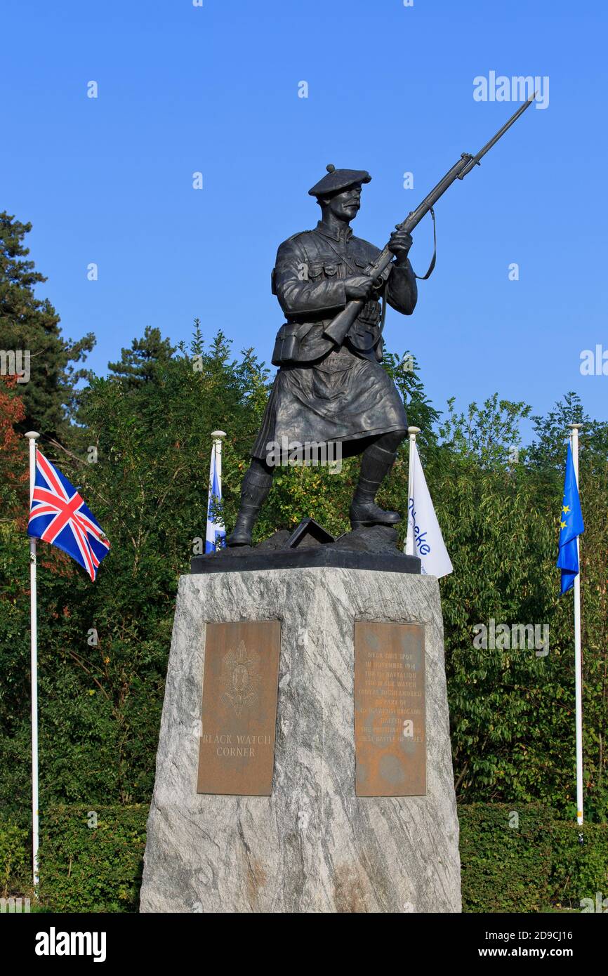 Statue of a World War I Black Watch sergeant designed by Edinburgh ...