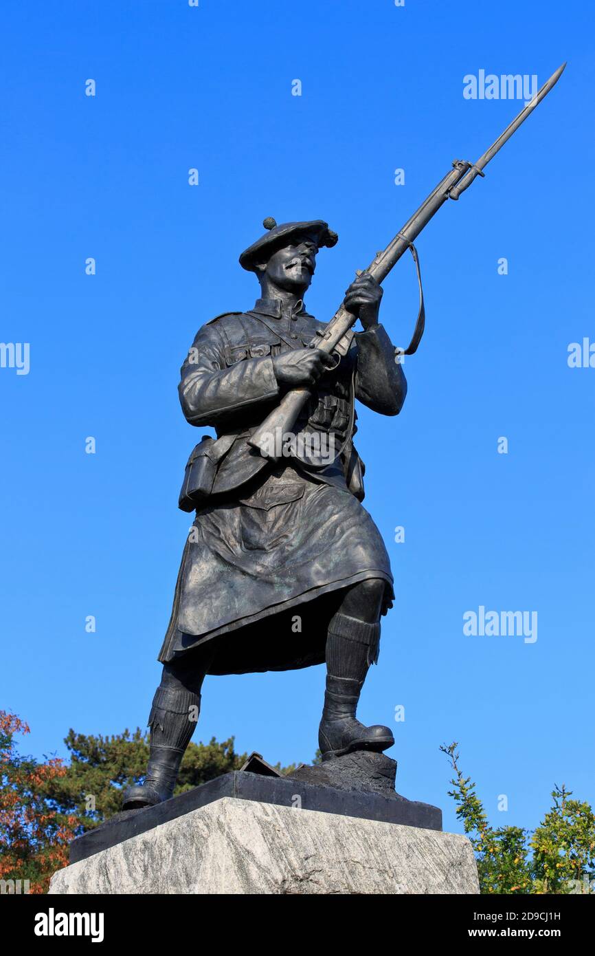 Close-up of a statue of a World War I Black Watch sergeant designed by ...