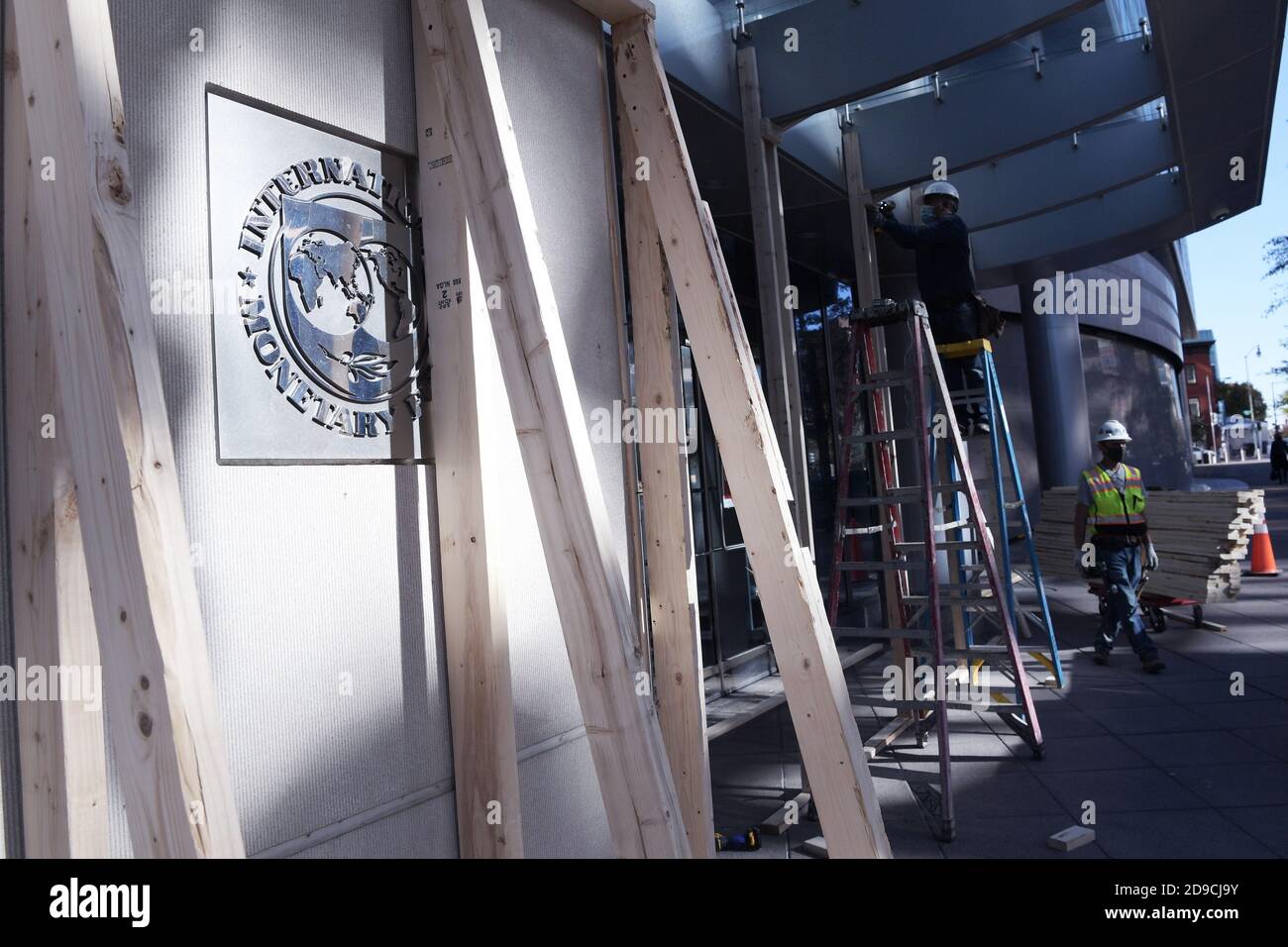 Imf headquarters hi-res stock photography and images - Alamy