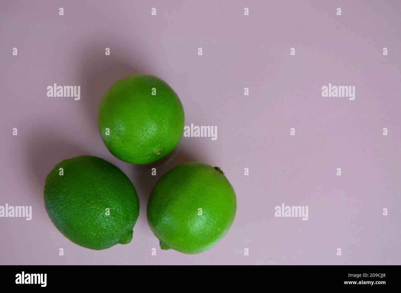 lime juice with lime leaves on pink table. Detox diet. top view. copy ...