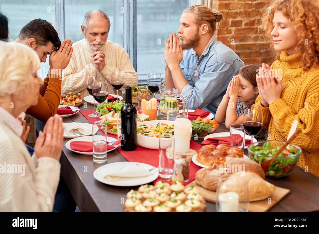 Young christian family praying together hi-res stock photography and ...