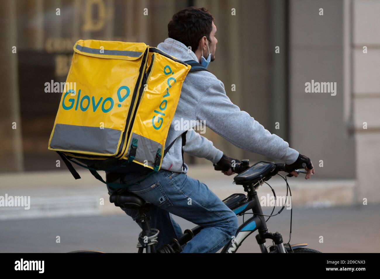 Glovo backpack hi-res stock photography and images - Alamy