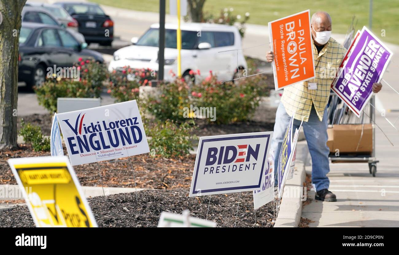 Yard signs hi-res stock photography and images - Alamy