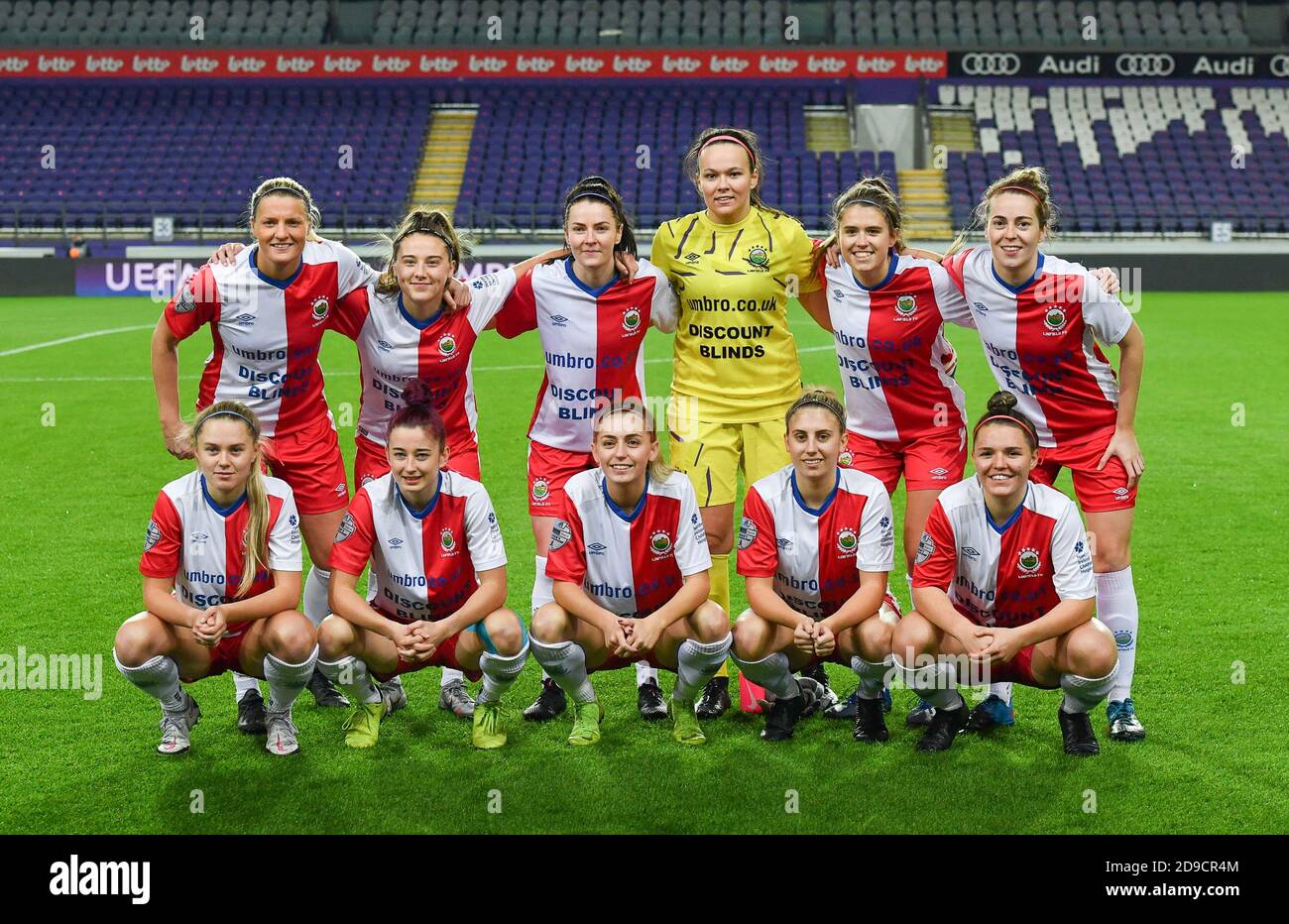 Linfields players with Nicole Adams (1), Mia Fitzsimmons (2), Louise ...