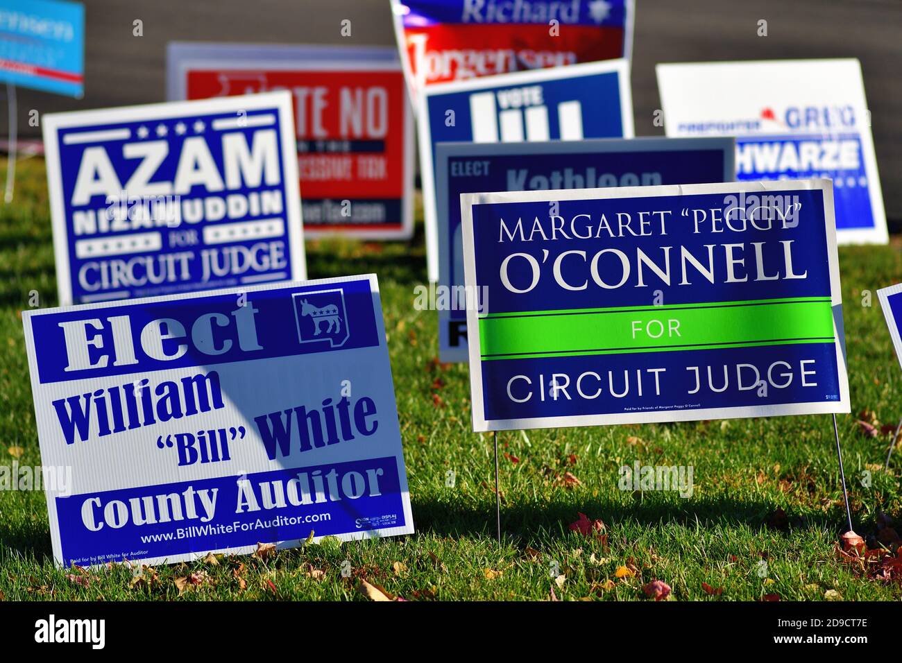 Campaign signs hi-res stock photography and images - Alamy