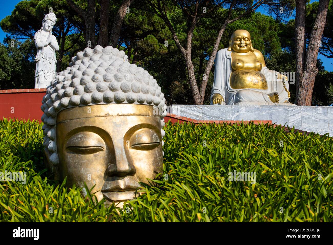 Buddha sculpture at Bacalhôa Buddha Eden, asian style garden, Quinta ...