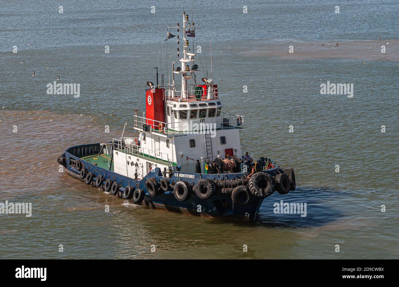 Red tugboat hi-res stock photography and images - Alamy