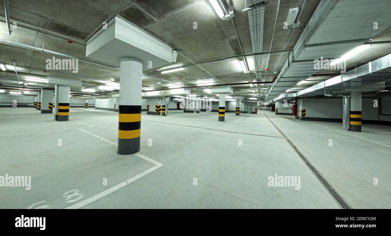Underground parking ramp slope hi-res stock photography and images - Alamy