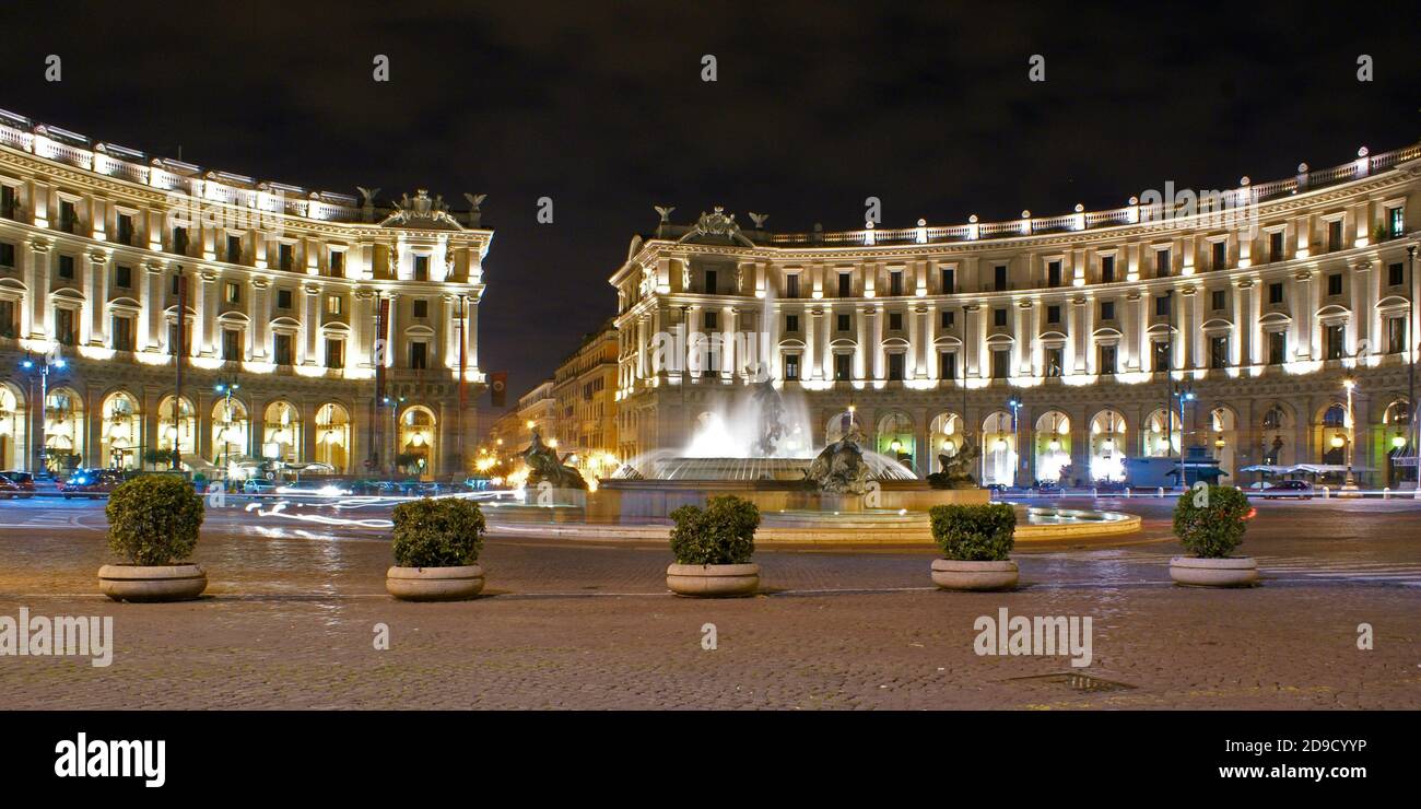 Rome plaza people hi-res stock photography and images - Alamy