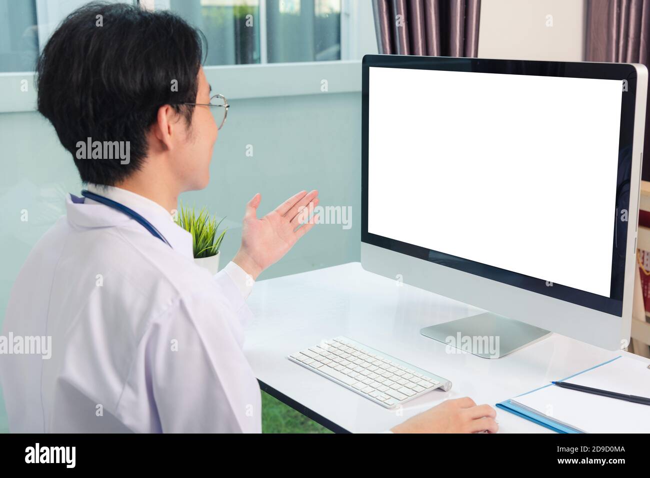 Doctor facetime call hi-res stock photography and images - Alamy