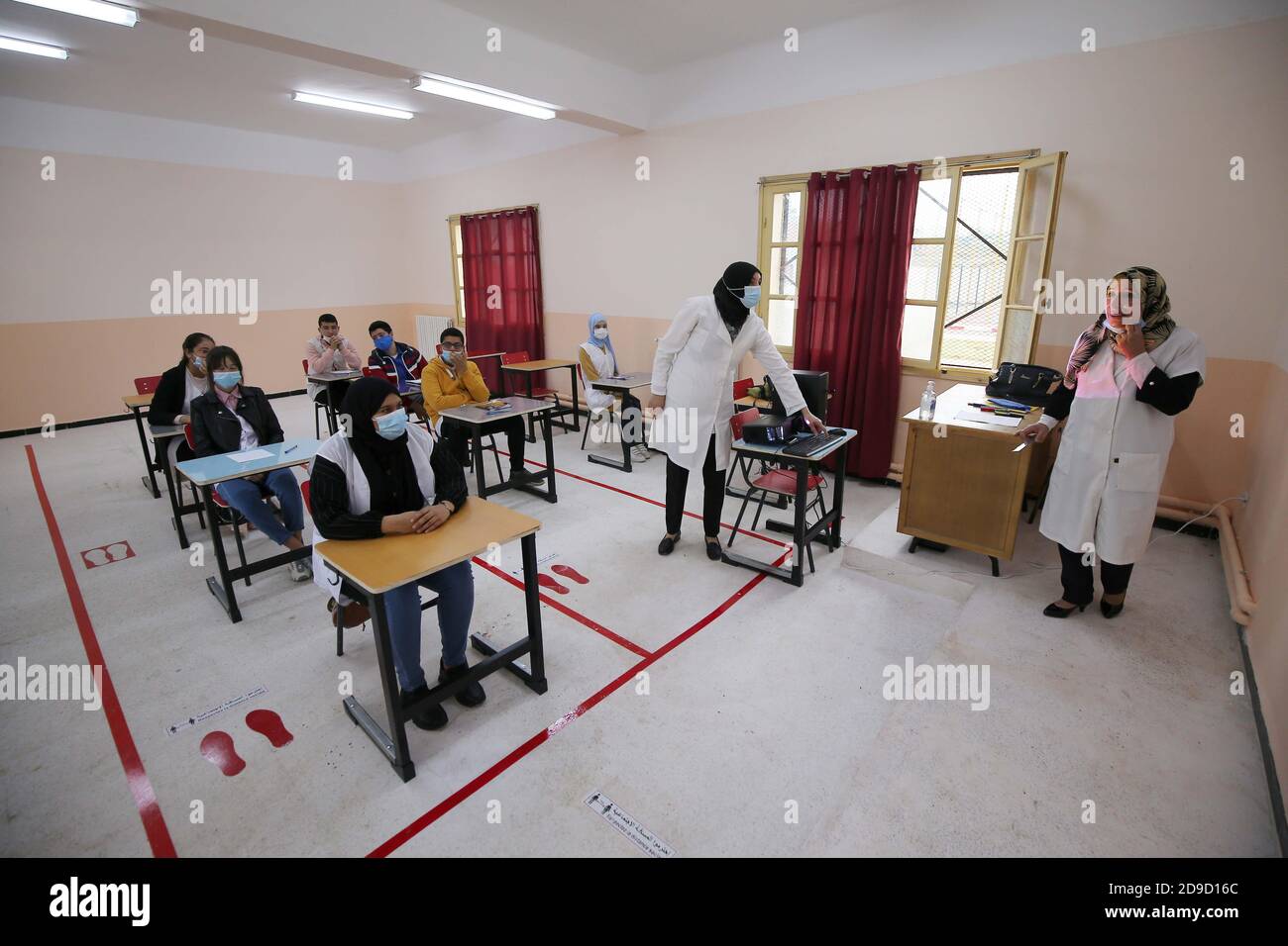 Students algeria hi-res stock photography and images - Alamy